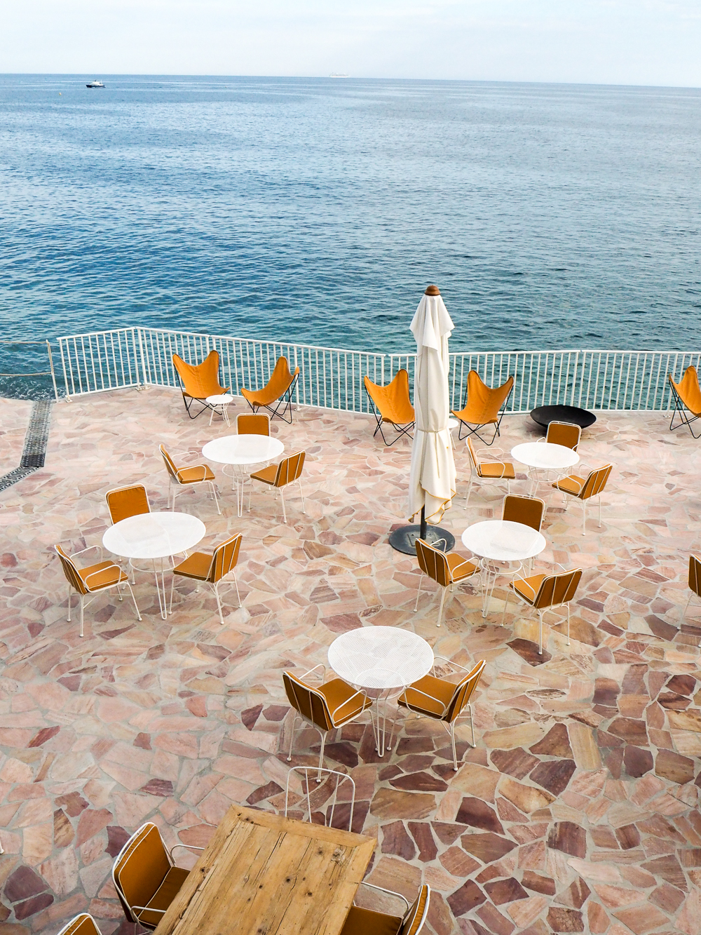 HOSPITALITY DESIGN - INSPIRED BY HOTEL LES ROCHES ROUGES | en shell space