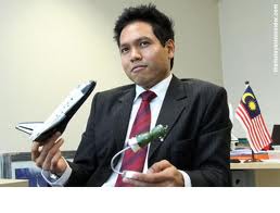 :::TUK KIYAI - ISU SEMASA:::: Moga dia bahagia -Dr Mohd Faiz