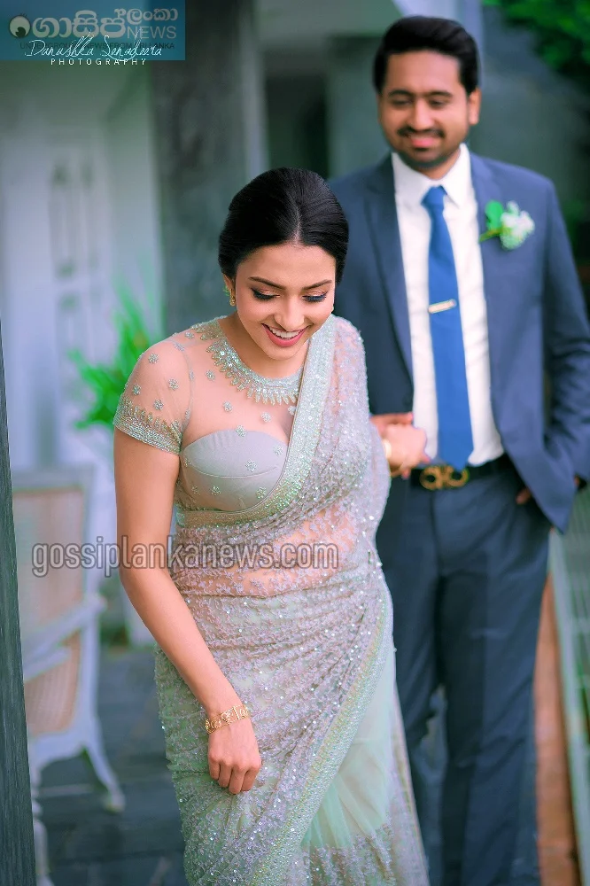 📷 විජේදාස රාජපක්ෂ පුත් රඛිත විවාහ ගිවිසගැනීම වෙනුවෙන් කළ ෆොටෝ ෂූට් එක