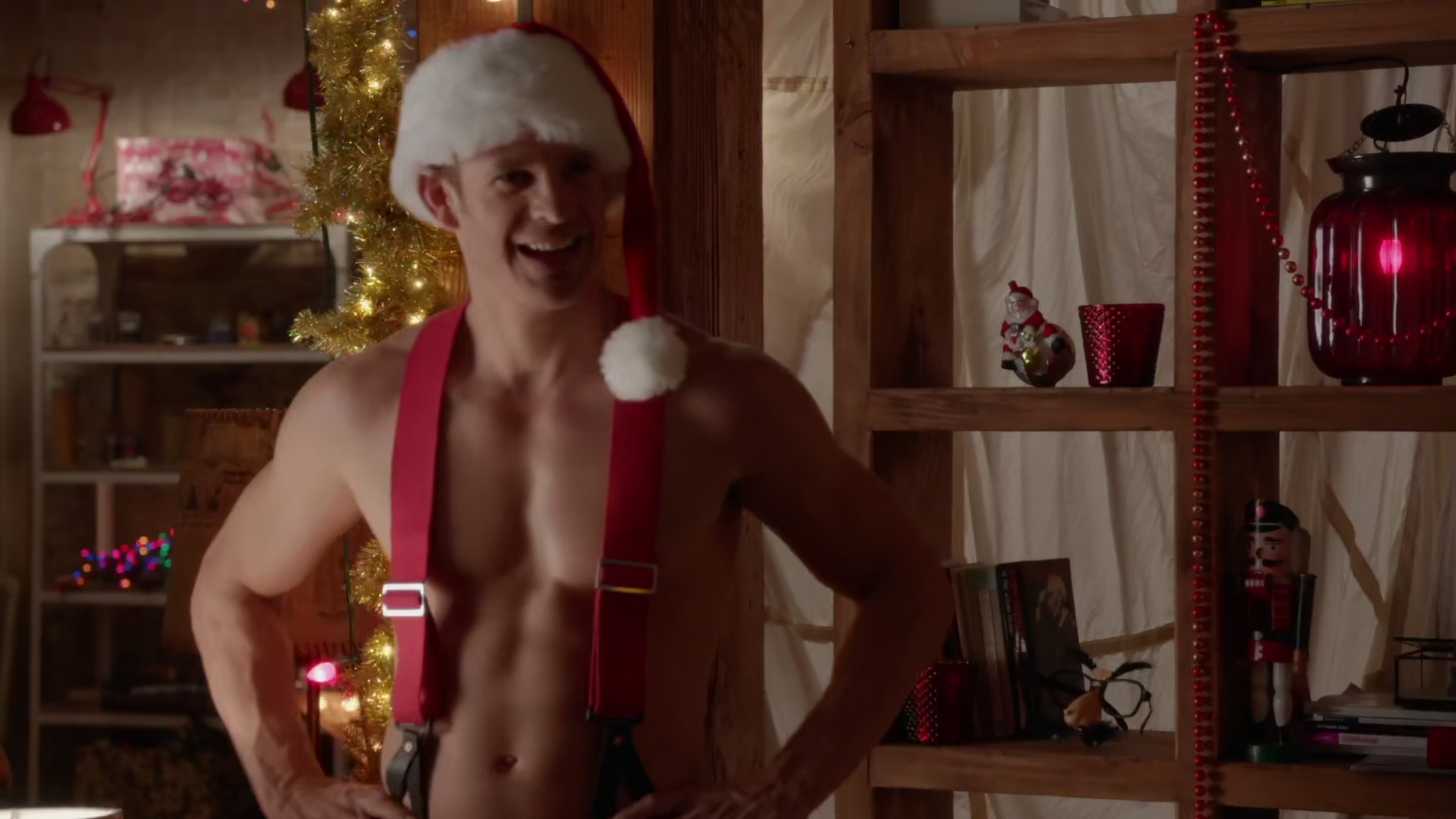 ausCAPS: Bryce Johnson shirtless in Glee 5-08 "Previously Unaired Christmas"