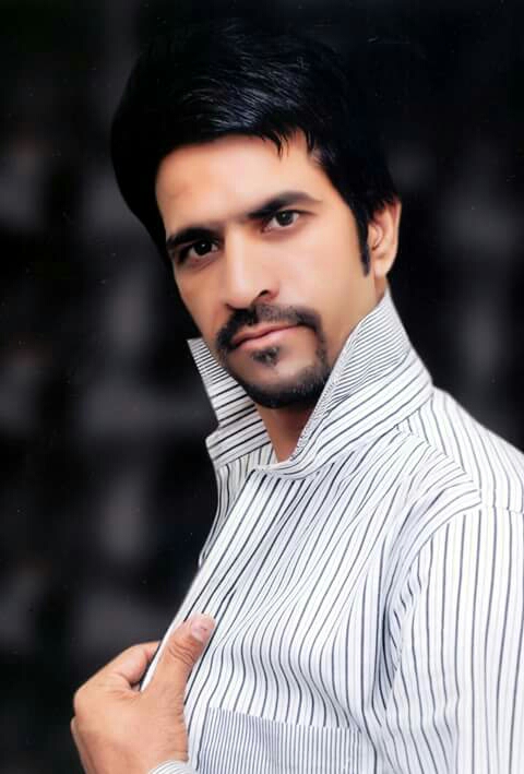 MA Thakar Artist: Pakistani Comedian MA Thakar poses for a photograph ...