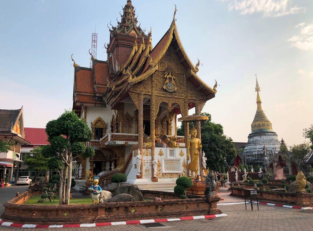 Wat Buppharam - Chiang Mai VIAJAR é alargar os nossos horizontes ...