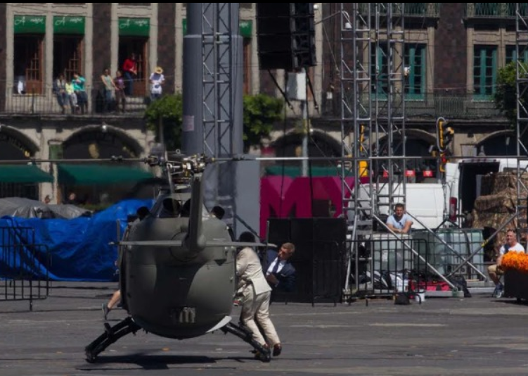 BOND 24: SPECTRE HELICOPTER "BEHIND THE ACTUAL SCENES WITH ACTUAL 007 ...