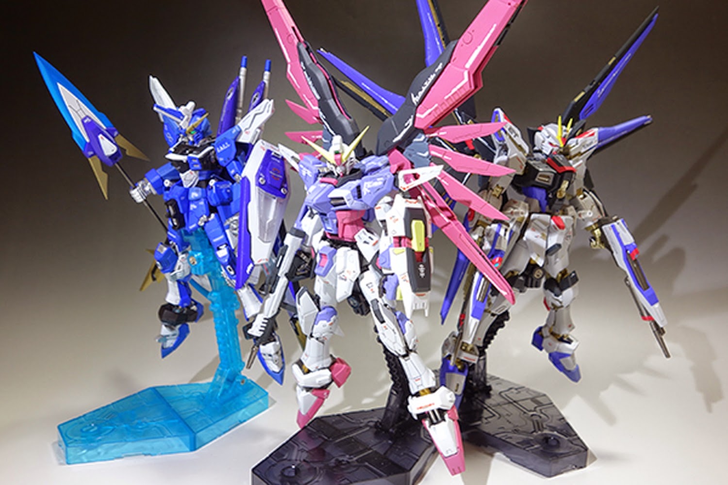 Custom Build: RG 1/144 Destiny Gundam with Wings of Light