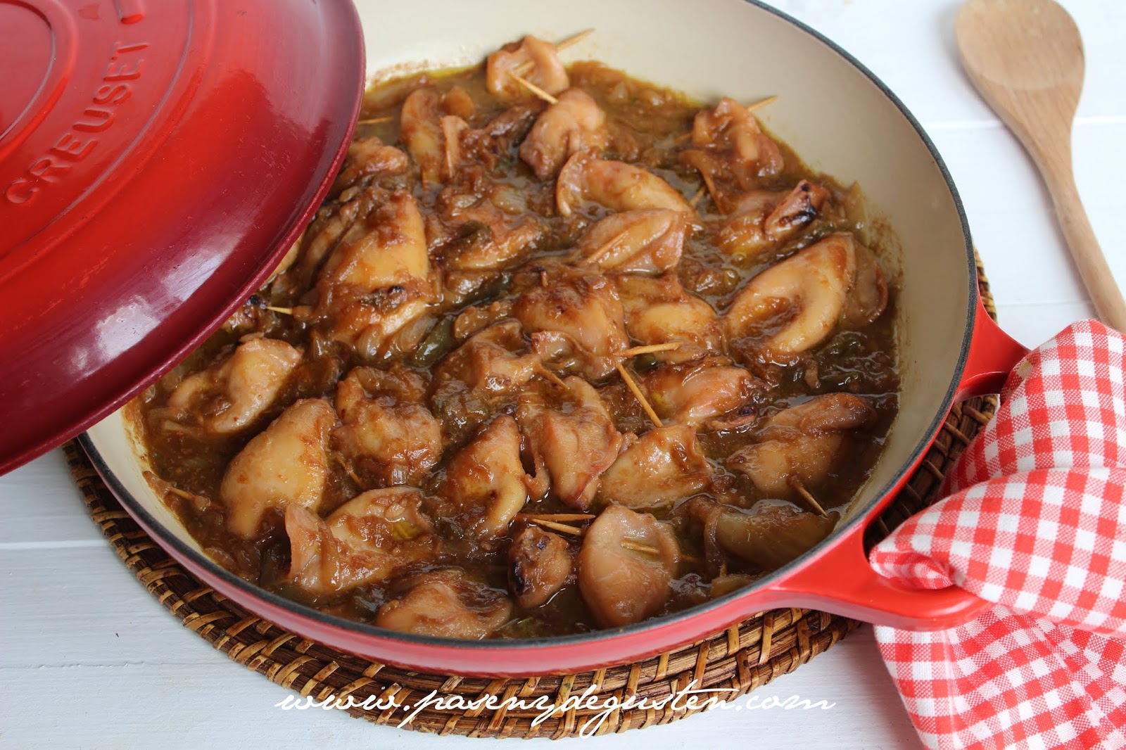 CHIPIRONES ENCEBOLLADOS. - PASEN Y DEGUSTEN