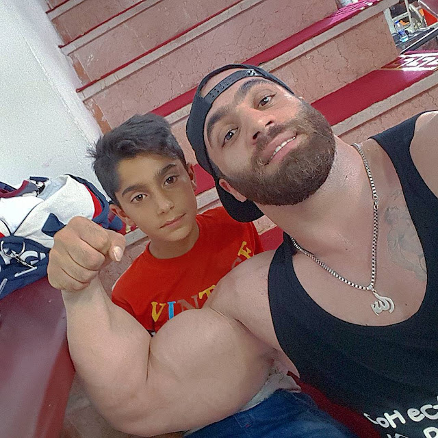 Muscle Lover: Iranian bodybuilder Hossein Rajaei