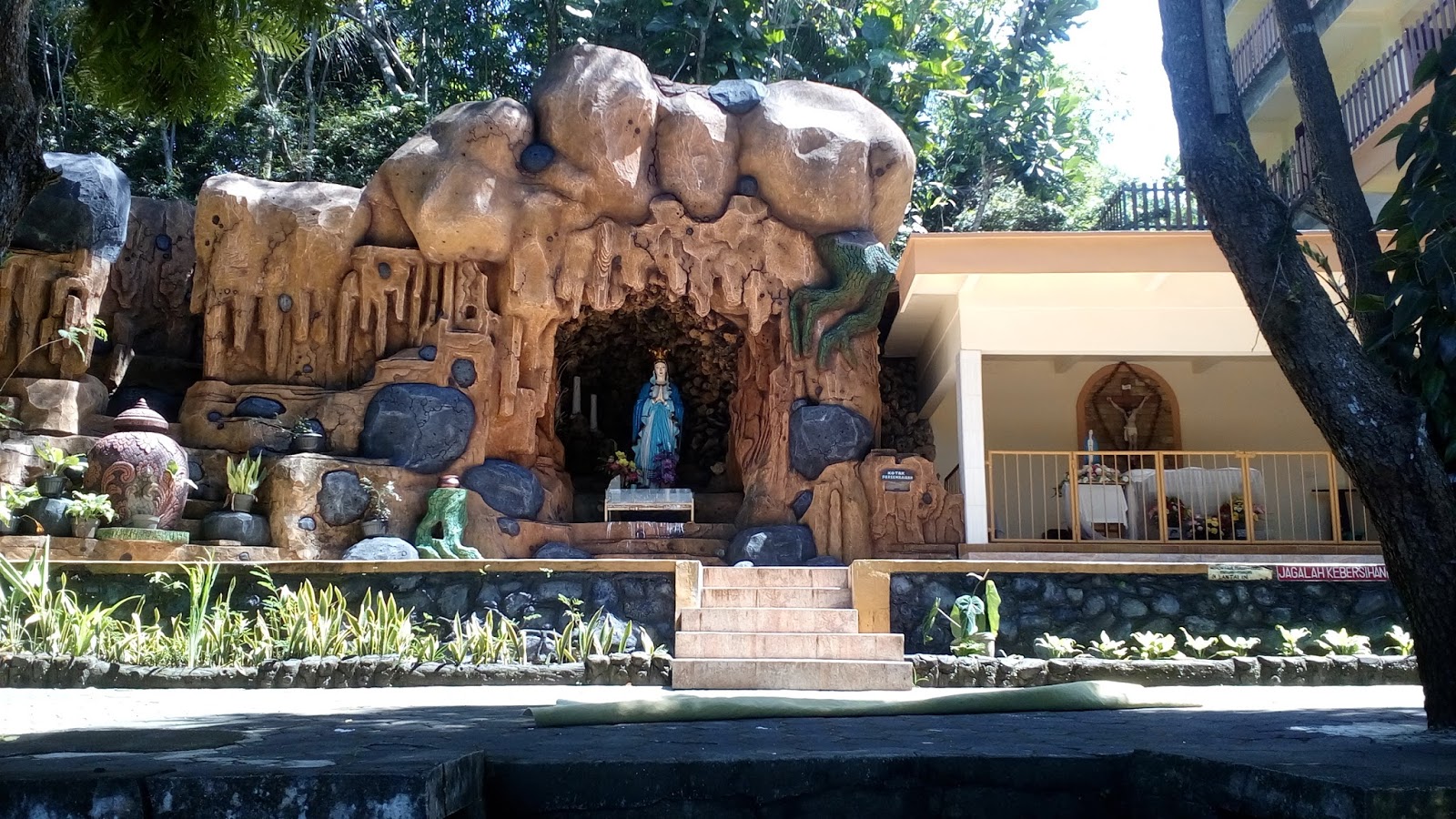 Gua Maria Sendang Purwaningsih | Sebuah Catatan Petualangan