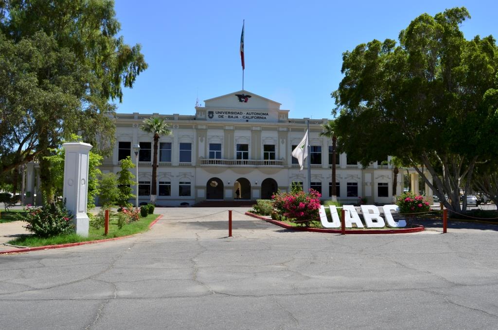 Becas a estudiantes de UABC