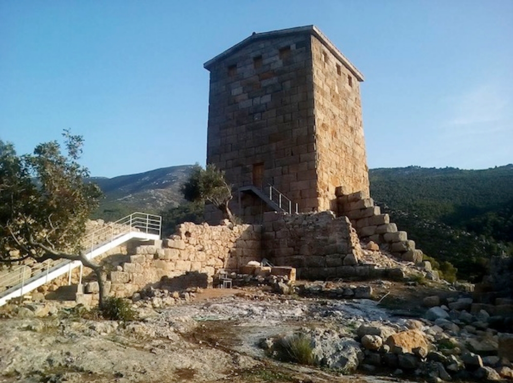 Η αναστήλωση του ΝΑ πύργου του αρχαίου φρουρίου των Αιγοσθένων