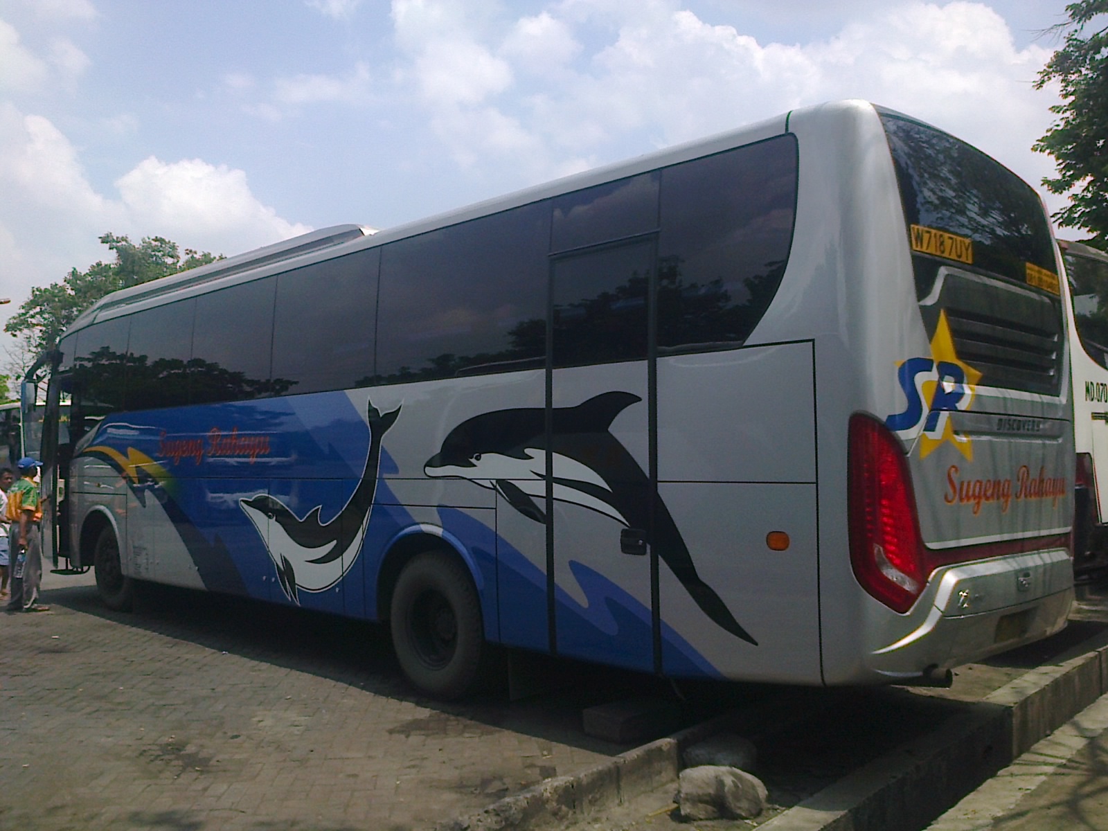 BIS (Bagiku Indah Selamanya....): Sugeng Rahayu New Livery Discovery AK8