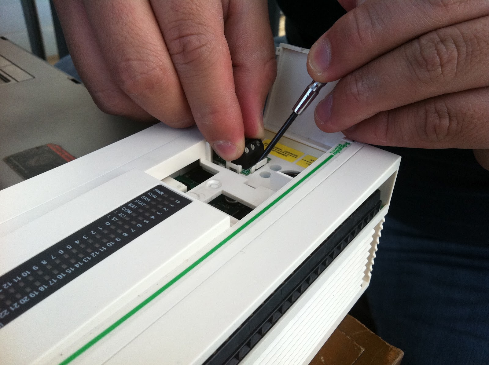 Mecatrónica: PLC TWIDO TWDLCAE40DRF