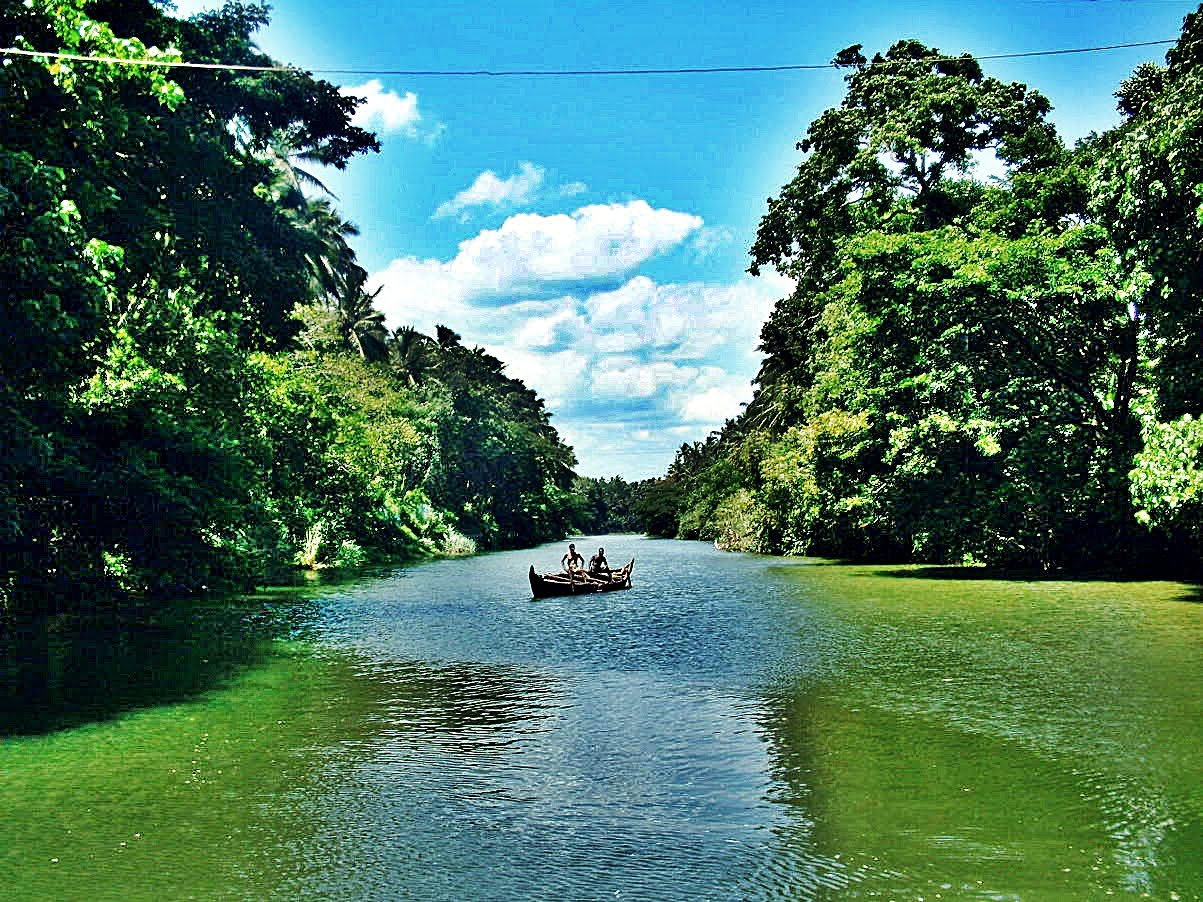 KERALA TOURIST GUIDE: AKKULAM LAKE