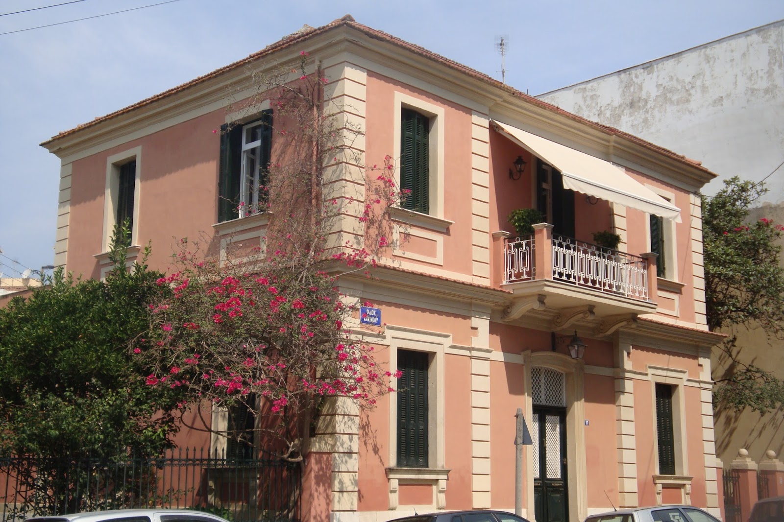 Συλλέκτες ακροκεράμων.: ΝΕΟΚΛΑΣΣΙΚΑ ΚΤΙΡΙΑ ΑΠΟ ΤΗΝ ΚΕΡΚΥΡΑ