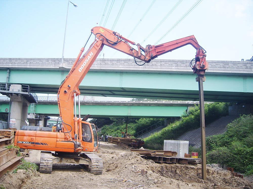 Aspal: Sheet Piling machine