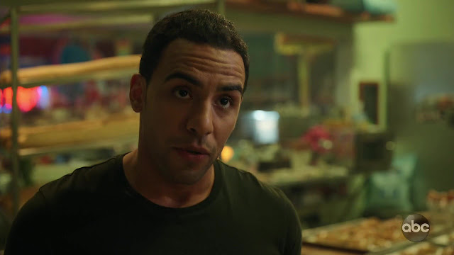 Auscaps Victor Rasuk Shirtless In The Baker And The Beauty 1 04 I