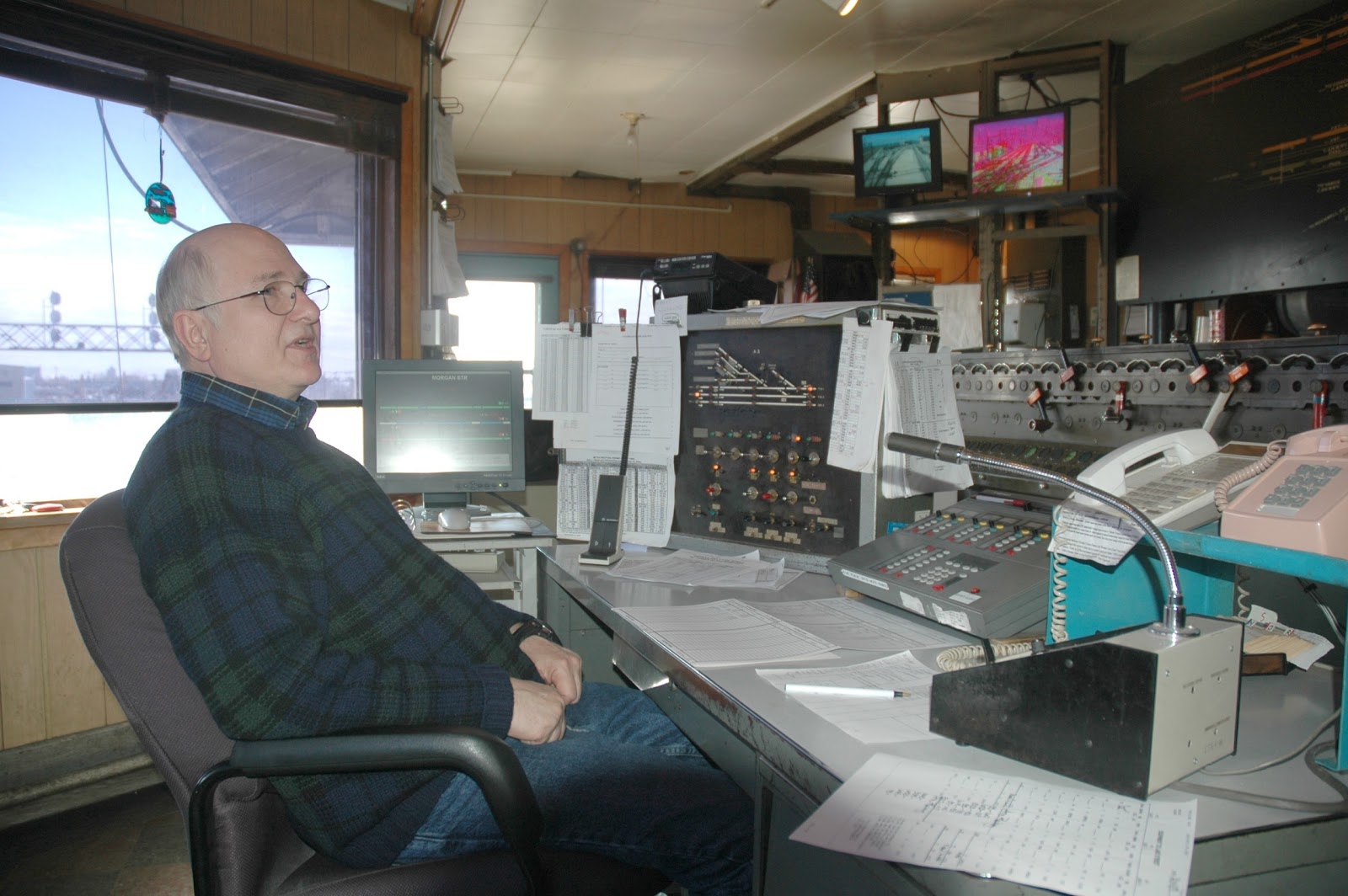 The Position Light: PHOTOS: METRA TOWER A-2 (Western Ave) Part 2 - Inside