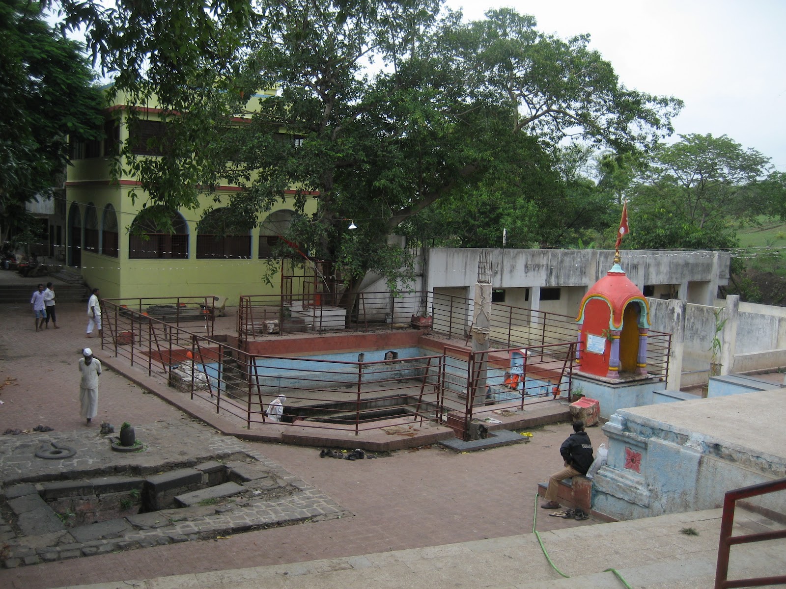 On the Edge of Sahyadris: Patta fort Vishramgad