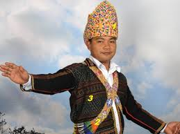 Menjual : Pakaian dan Aksesori Tradisional Rungus