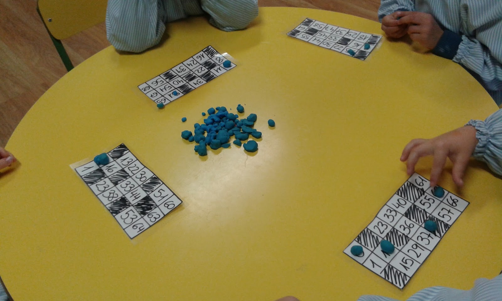 Mi Pequeño Mundo : JUGAMOS AL BINGO