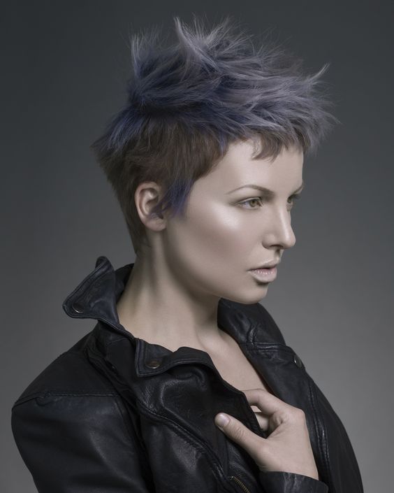 La moda en tu cabello: Flequillo asimétrico Cortes Pixie - Invierno 2021