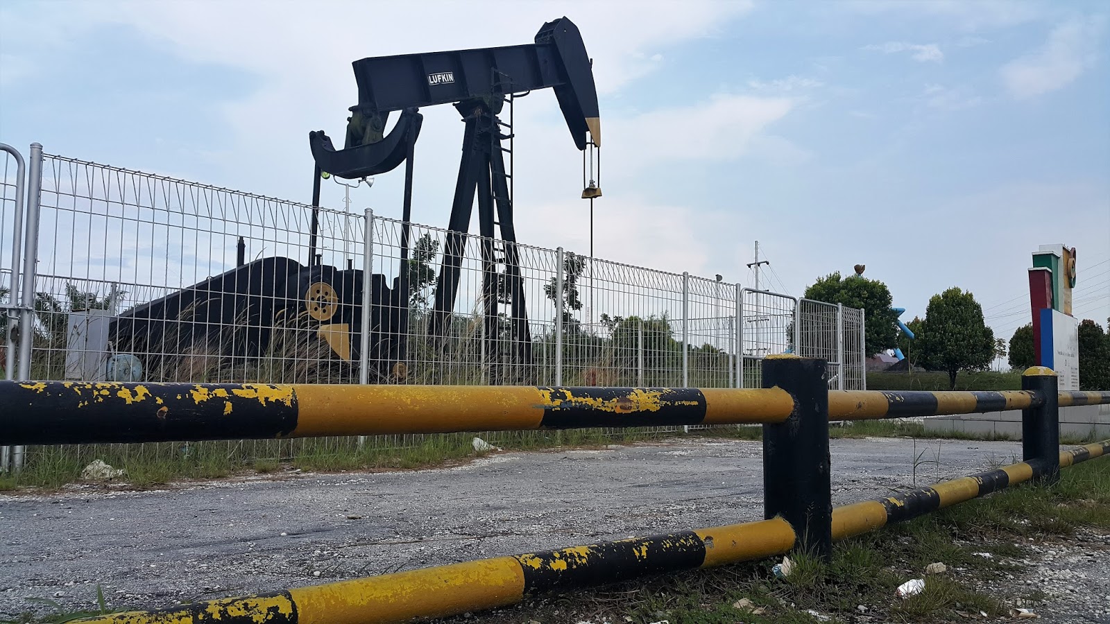 Sumur Minyak dan Pompa Angguk Tertua Minas - Wisata Siak - RiauMagz