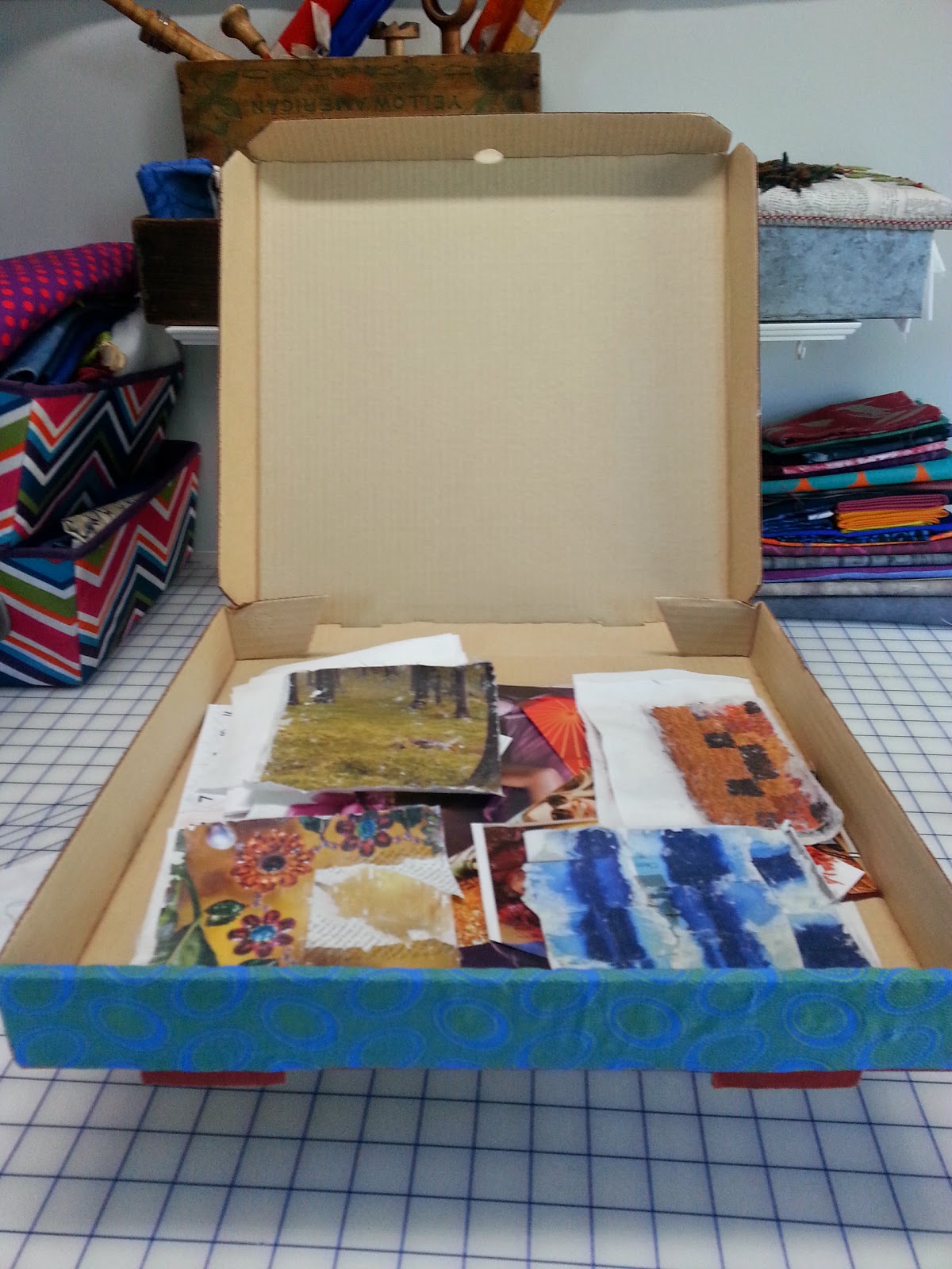 pizza box - good, fast and cheap storage for quilt blocks