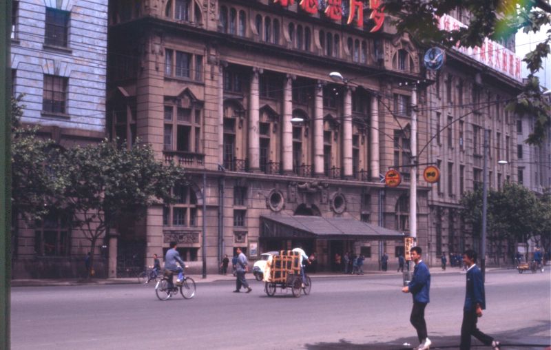 50 Photos Capture Street Scenes of Shanghai in the Mid-1970s ~ Vintage ...
