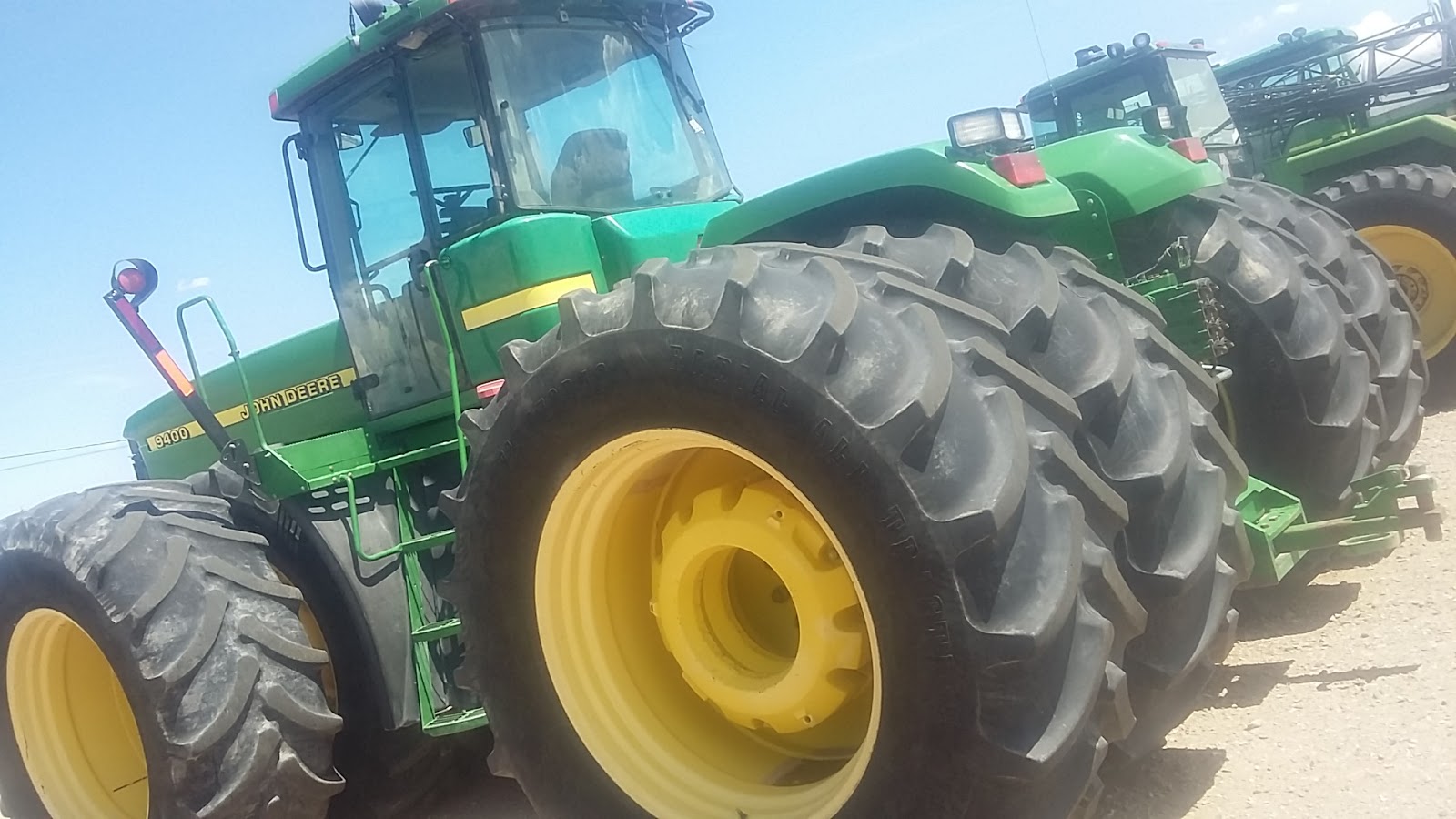 MAQUINARIA AGRICOLA INDUSTRIAL: Tractor John Deere 9400