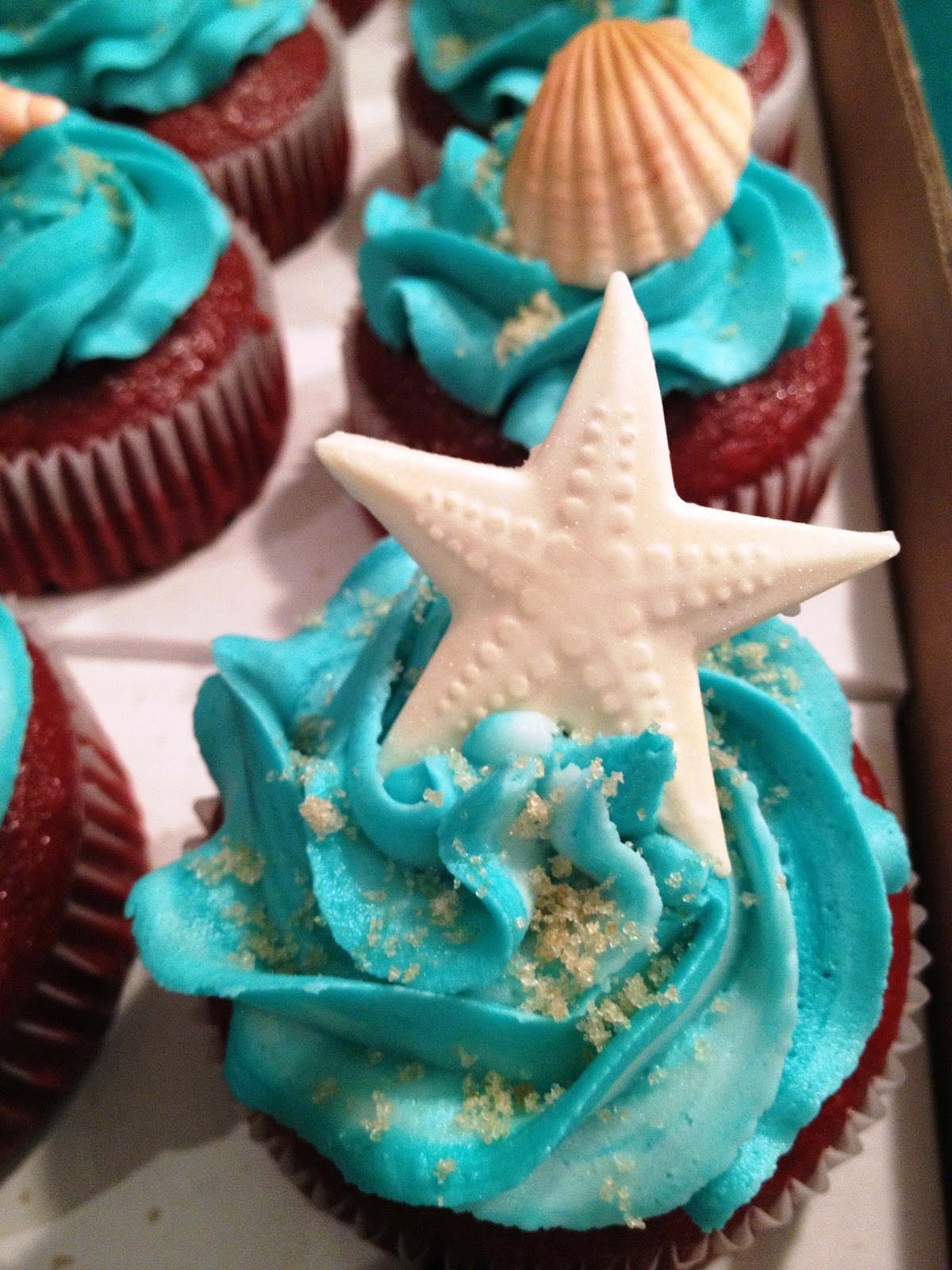 MaryMel Cakes: Beach Themed cupcakes