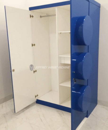 lemari action figure