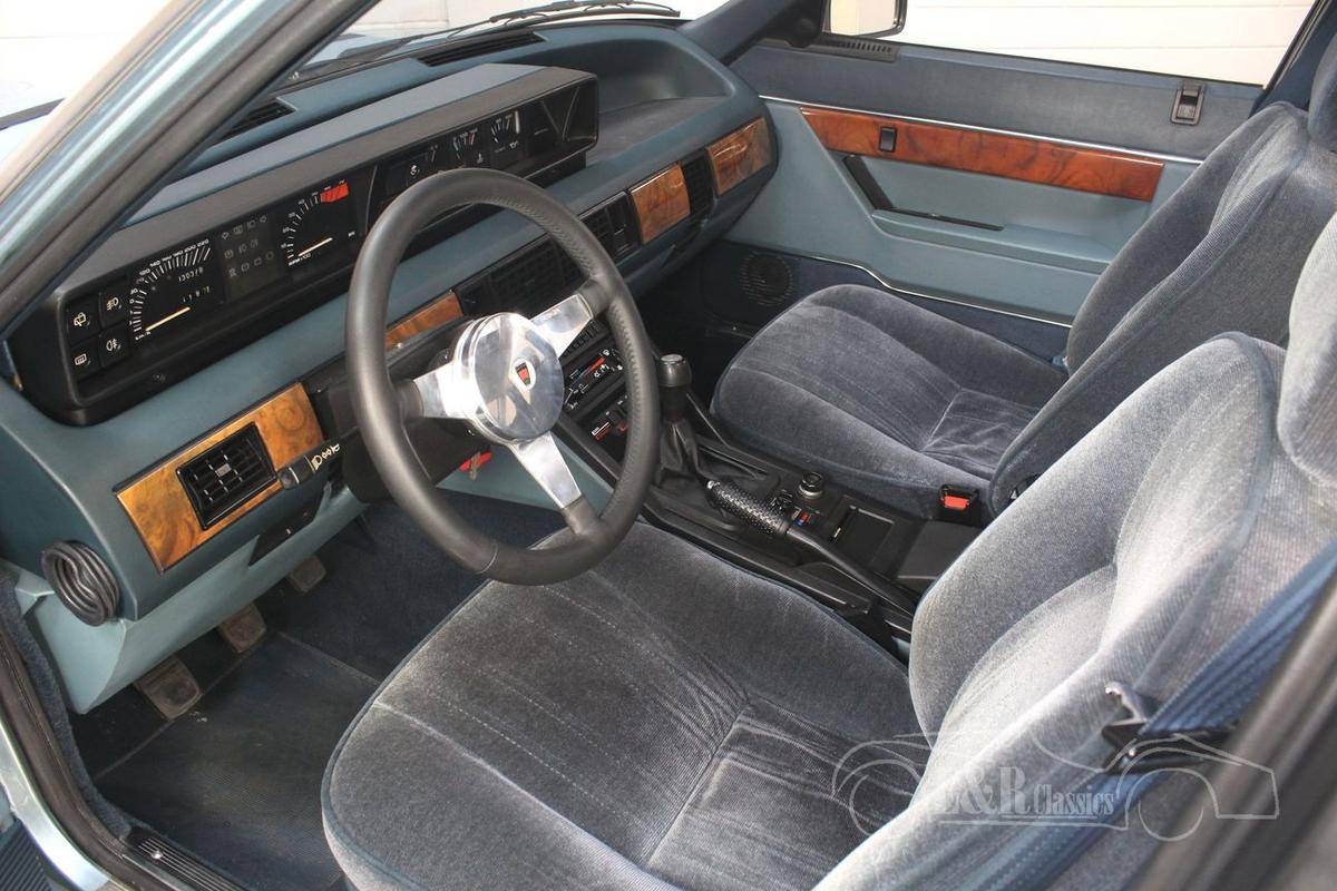 Specialist Division: 1985 Rover SD1 2600 Van den Plas - DailyTurismo