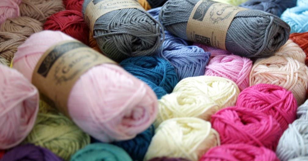 Confessions of a yarnaholic - Happy in Red