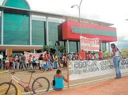 POLO MOVELEIRO PARAUAPEBAS: PORQUE PARAUAPEBAS VIROU ESTA IMENSA FAVELA