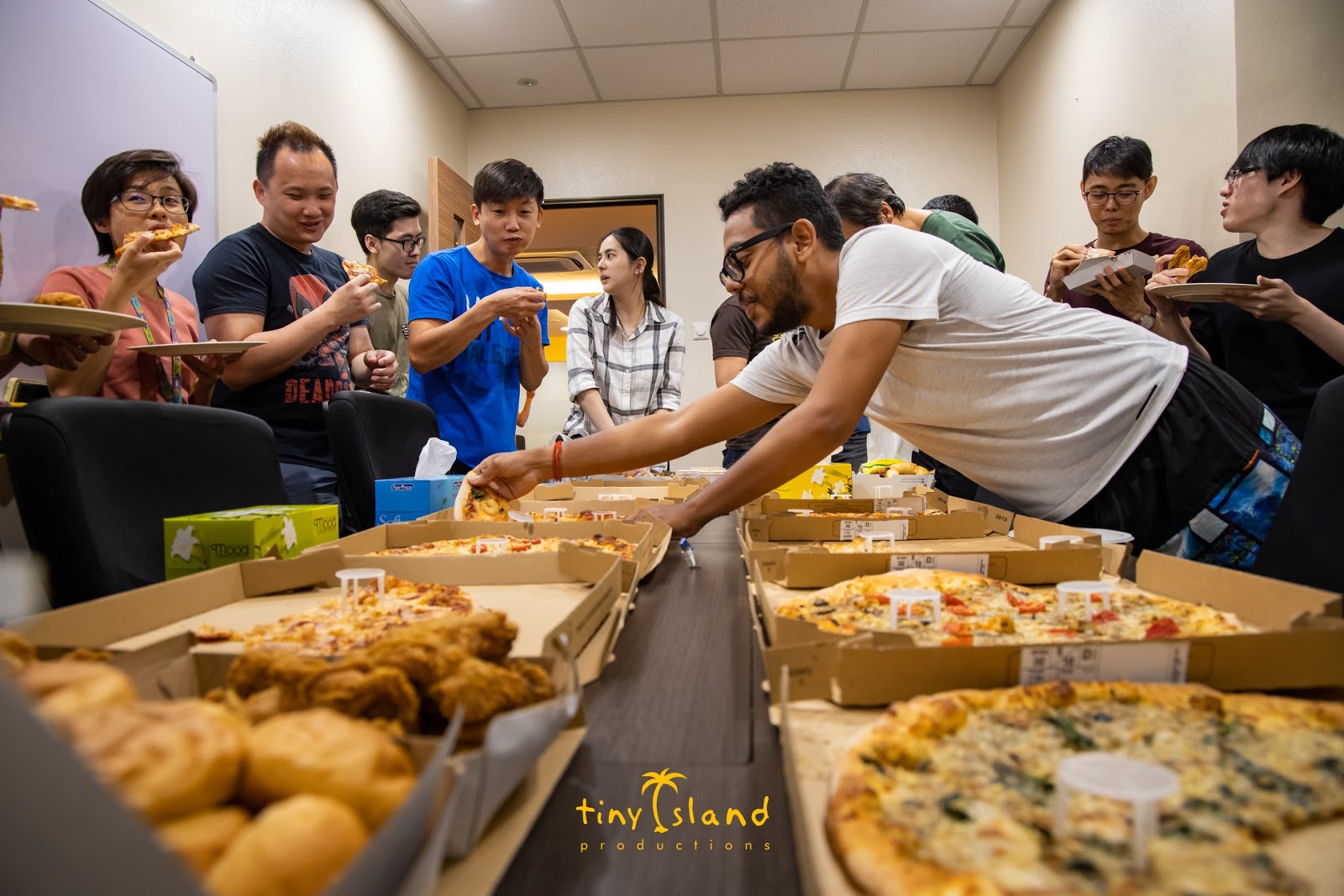 Tiny Island Production: Pizza Party In Office