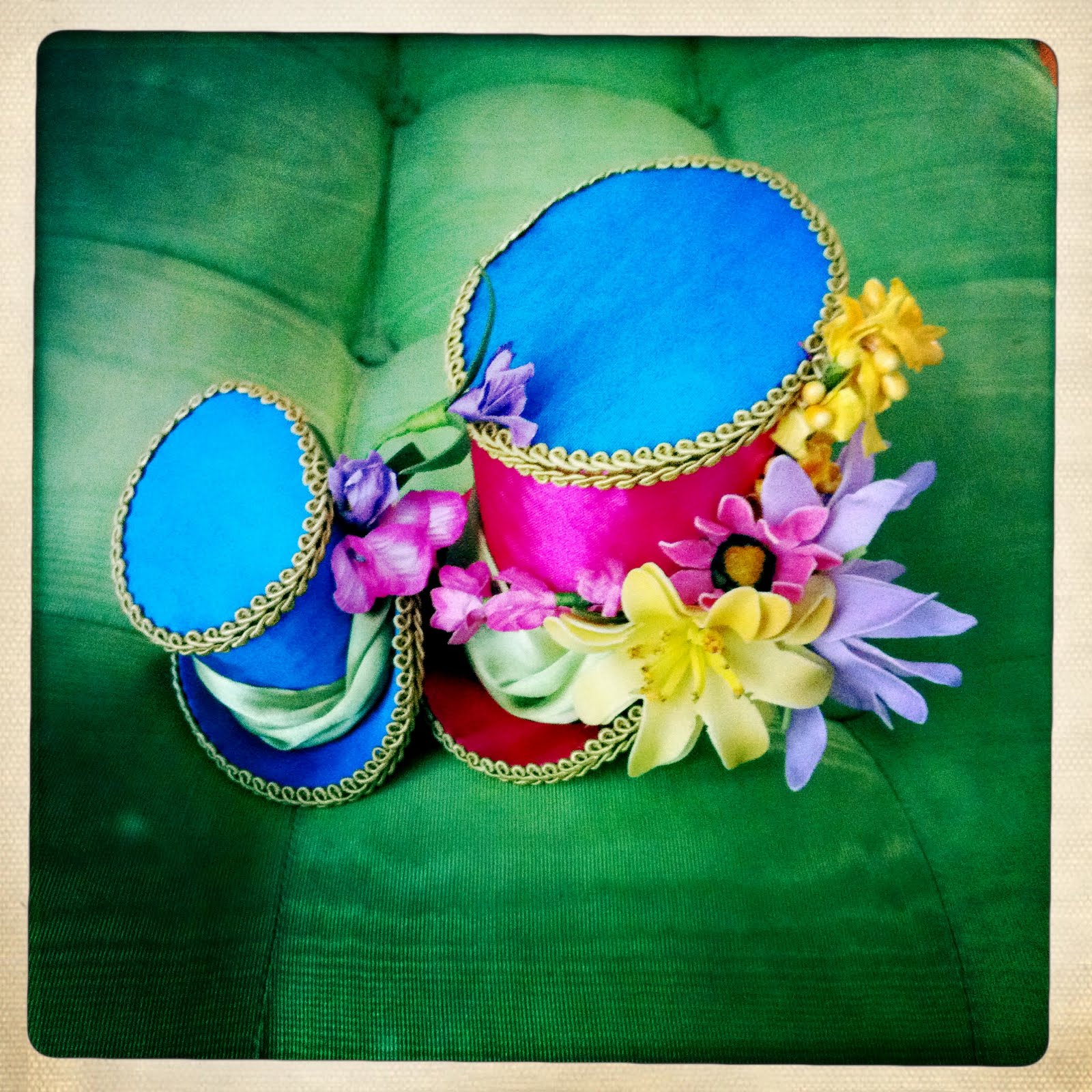 TwoBackFlats: Colorful Bridal Tea Hats of the Mini kind...