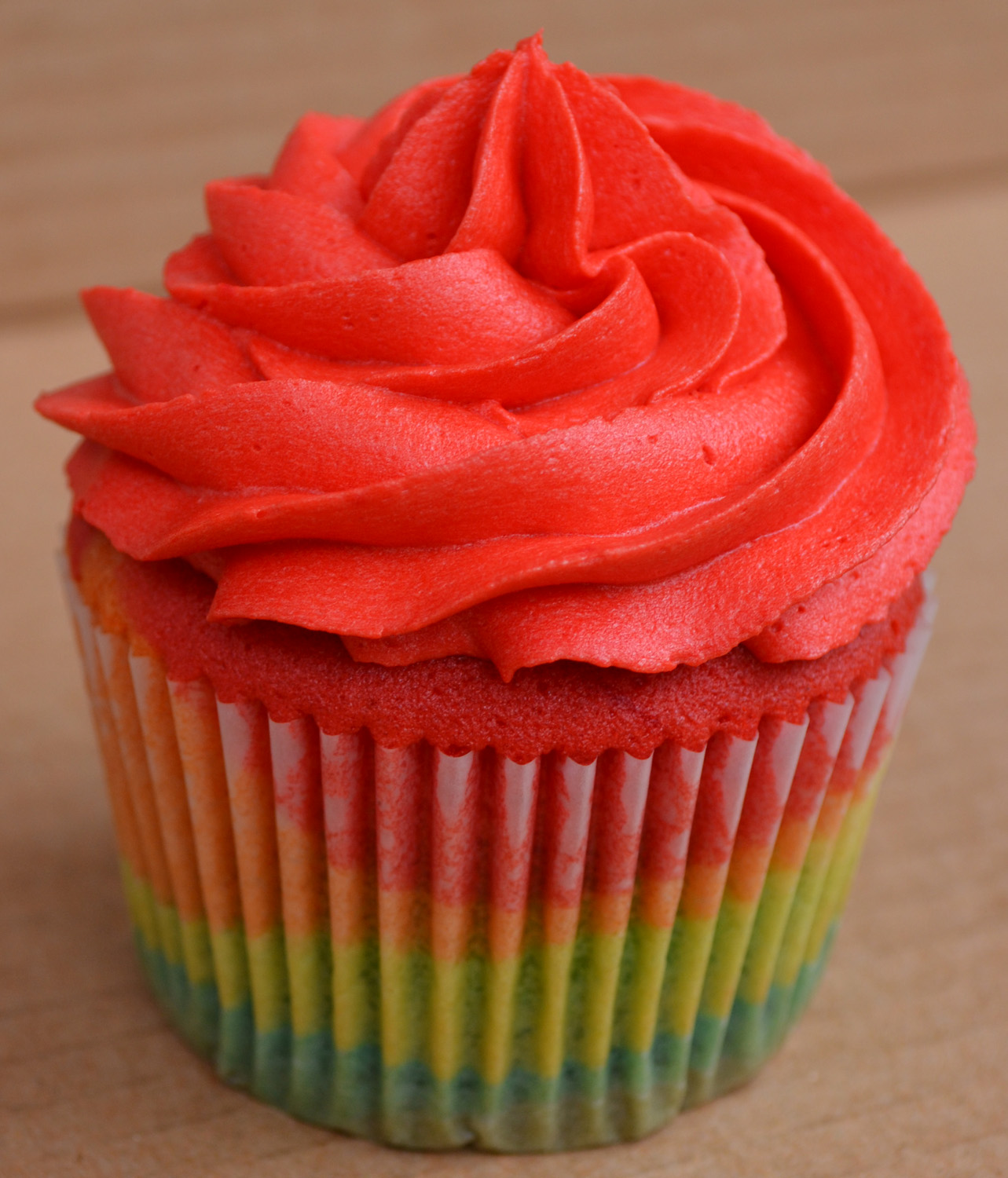 Little Paper Cakes: Gay Pride Rainbow Sponge Cupcakes