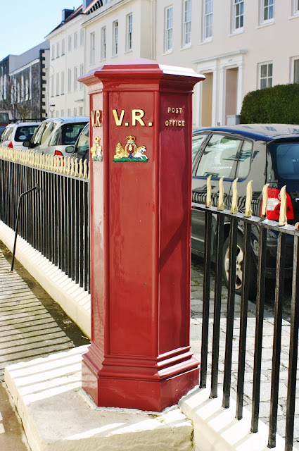 Ferraris and Other Things: Post Office Letter Boxes and Pillar Boxes