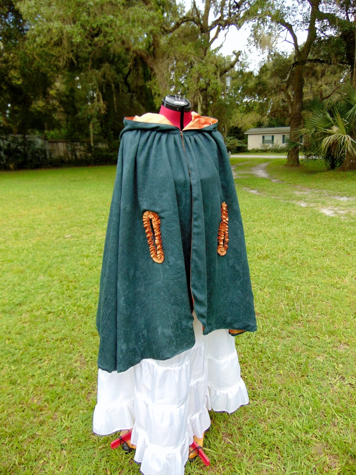 The Antique Sewist: Making an 18th century cloak
