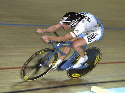 Lo pro cycling club: The Superman position