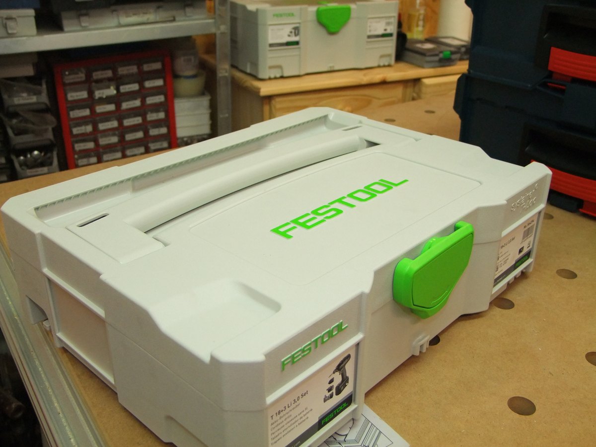 Michas Holzblog: Vergleich - Bosch L-Boxx vs. Festool T-Loc Systainer