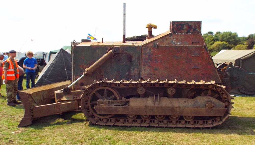 Armored D7 dozer announced by Miniart! - Missing-Lynx