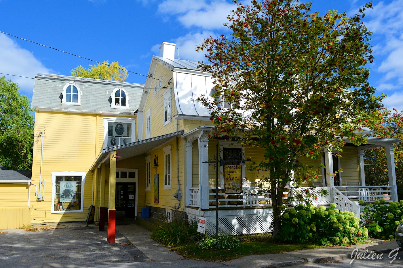 Coins du Monde: CANADA - Québec - Le village de Deschambault