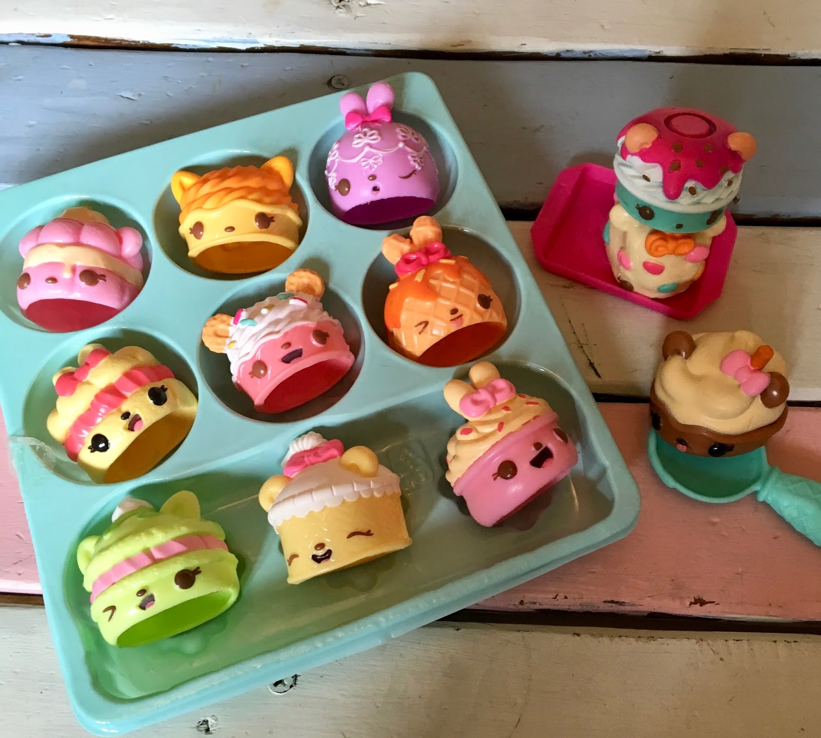 Hannah and The Mini Beasts: Num Noms Series 4 // Review.