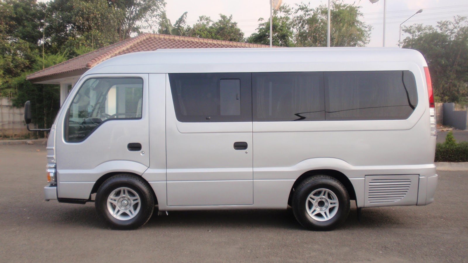 Aneka Variasi Desain Karoseri Isuzu Elf Mikrobus