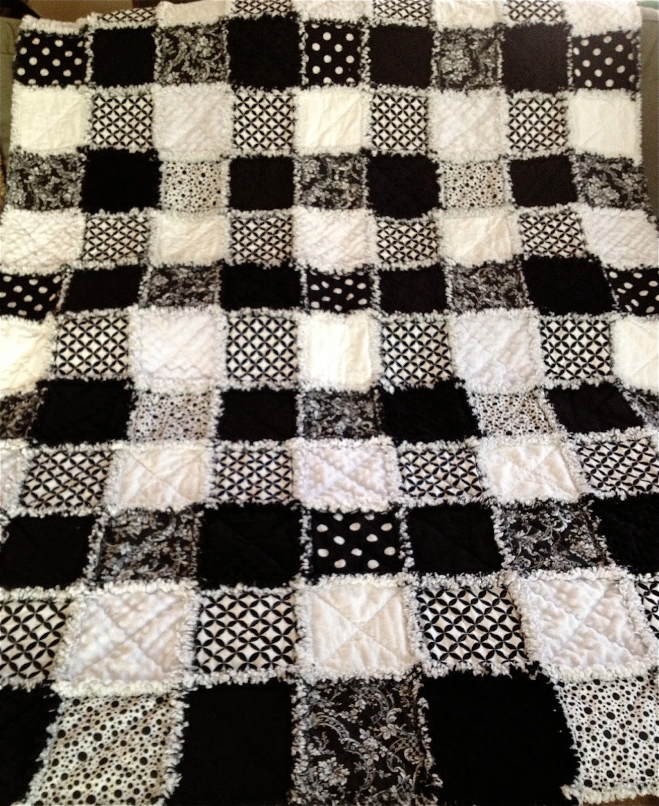 ZeedleBeez: Black and White Rag Quilts