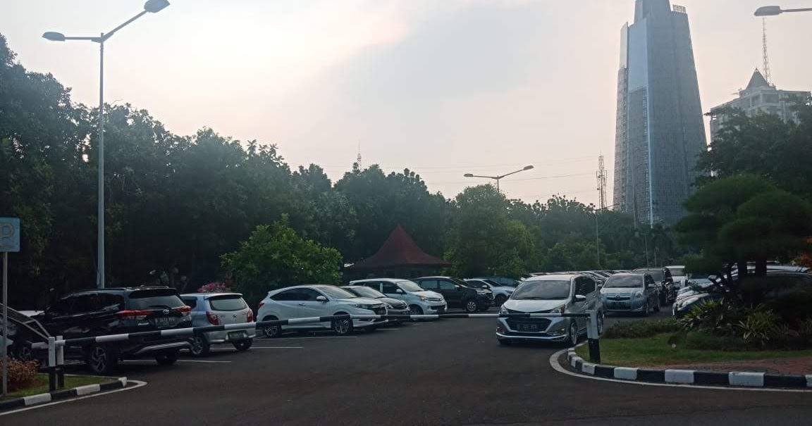 Praktik Jurnalisme Siber Komunikasi UNAS: SEDIAKAN PARKIR VIP, LAHAN ...