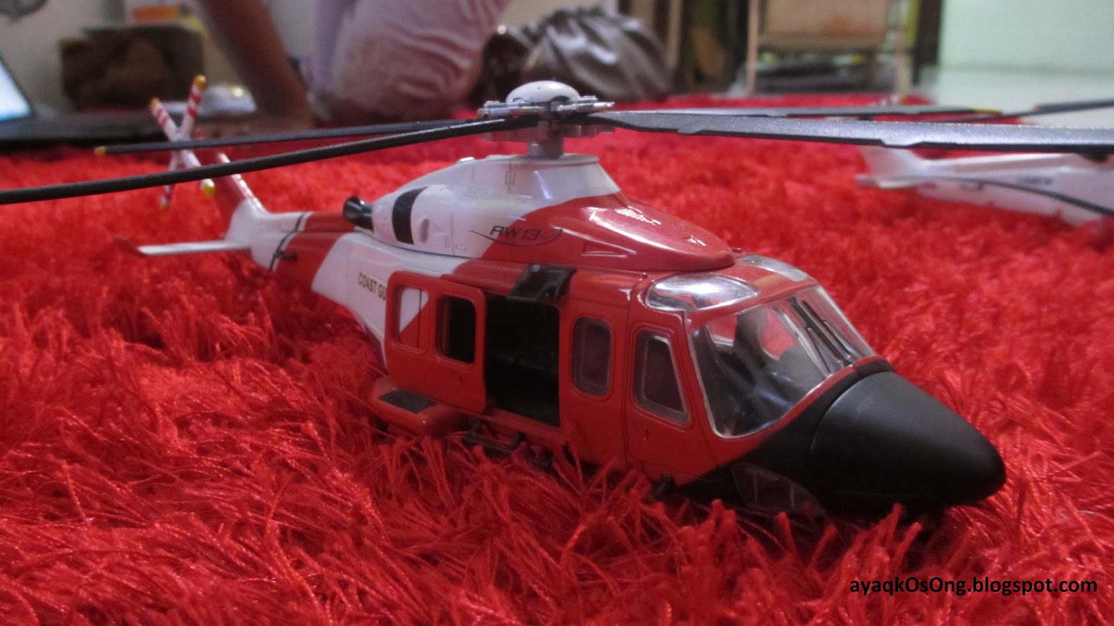 ayaQ kOsOng: helicOpter cOllectiOn - big bOy toys
