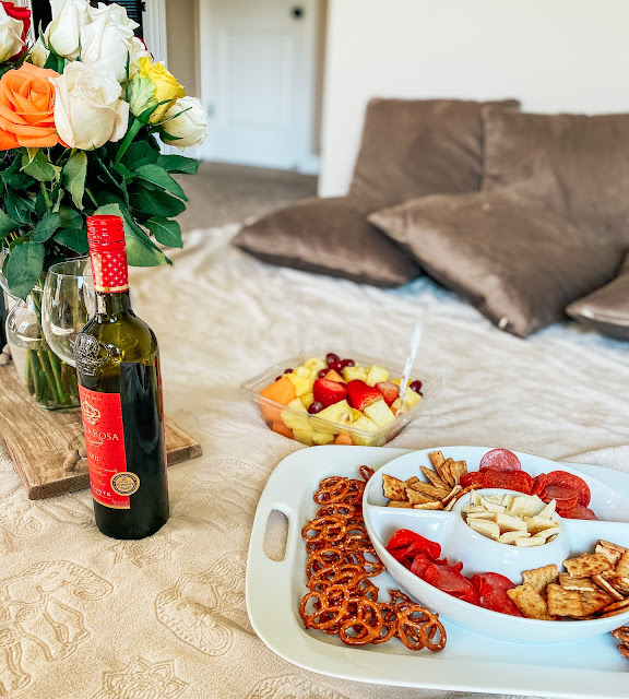 How to Have a Cozy Indoor Picnic at Home — Through Jam's Eyes