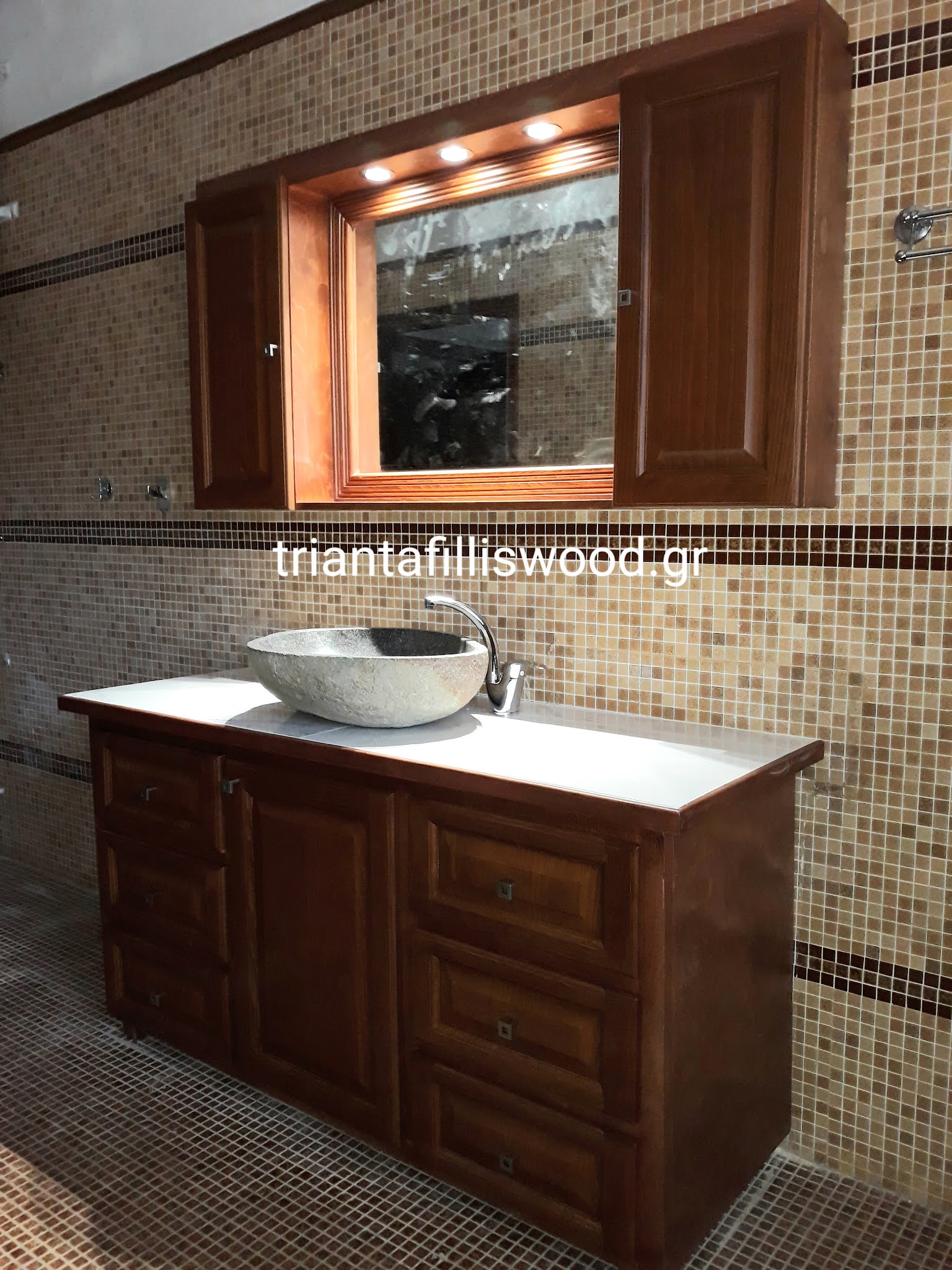 ΕΠΙΠΛΑ ΜΠΑΝΙΟΥ (BATHROOM FURNISHINGS)