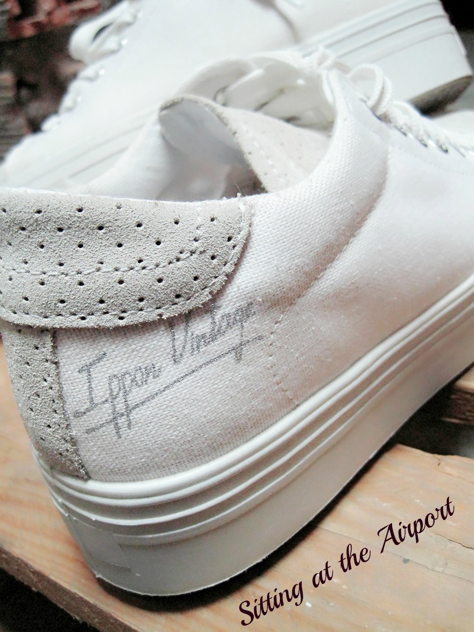 Sitting at the Airport : Ippon Vintage TOKYO ,,,, PLATFORM SKATE